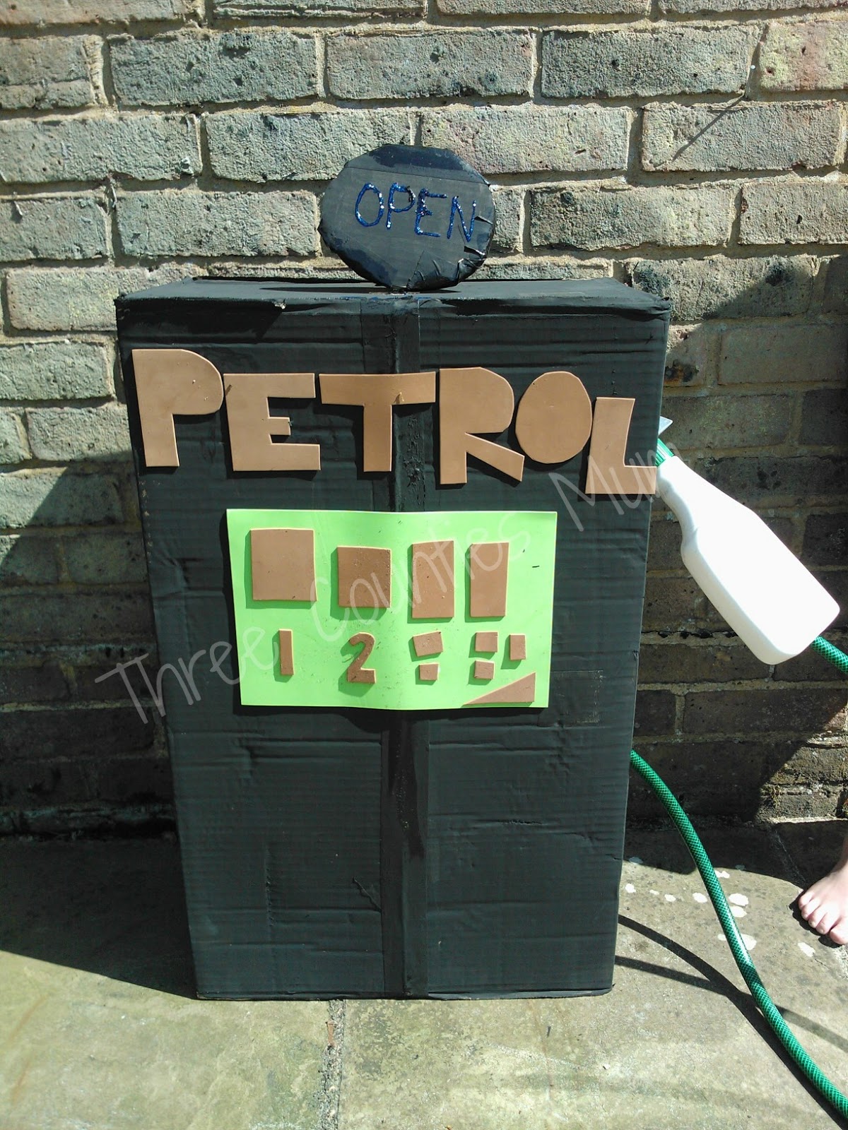Three Counties Mum: Cardboard Box Petrol Pump