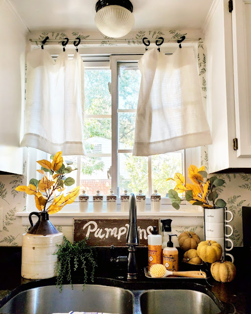 The Quaint Sanctuary: { Pumpkin filled Fall Kitchen Window }