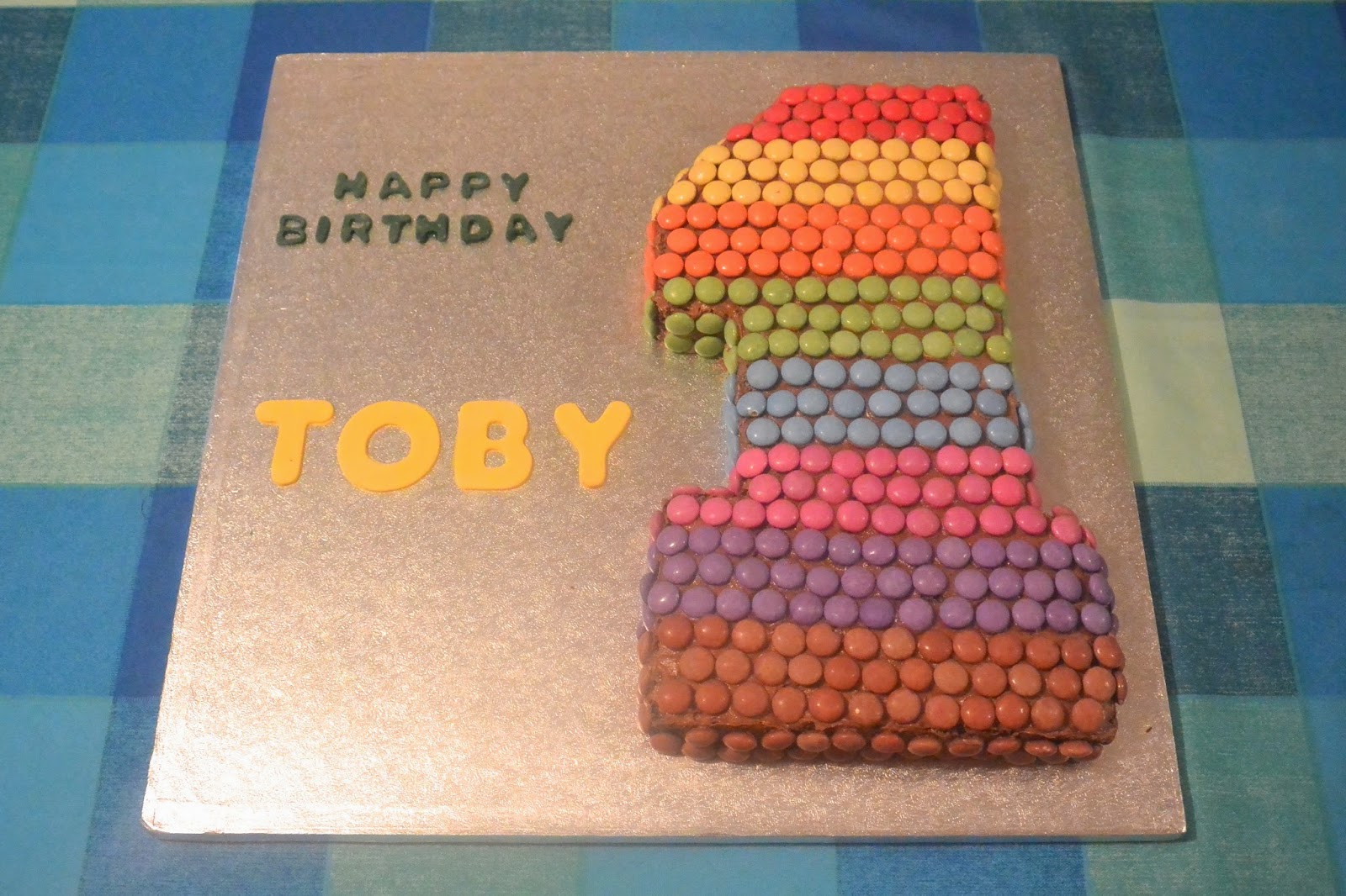 Jennifer Bakes: 1st Birthday Cake and Cupcakes