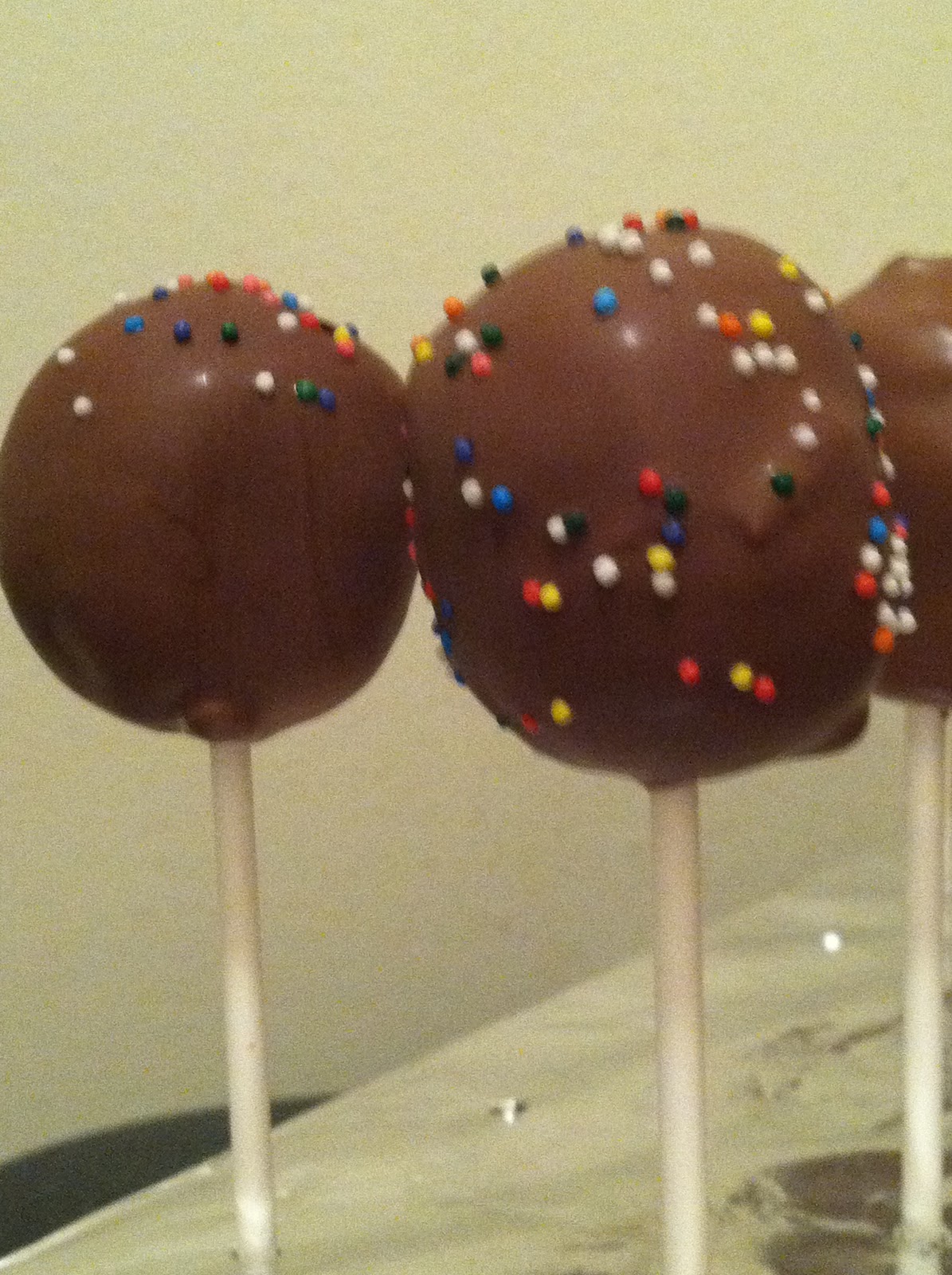Julie Bakes: Cake pops