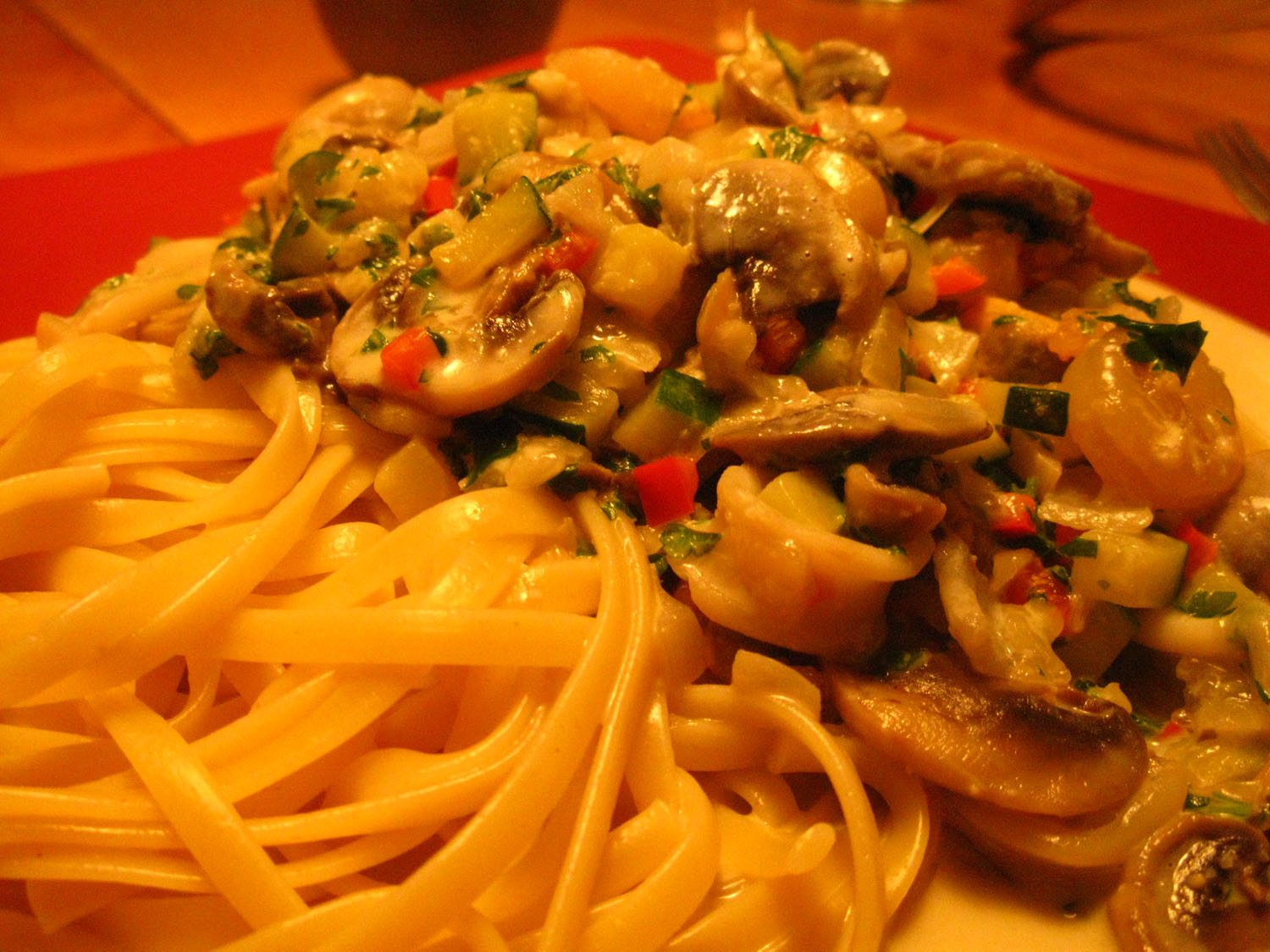 Pas un énième blog culinaire !?!: Pâtes aux fruits de mer et champignons