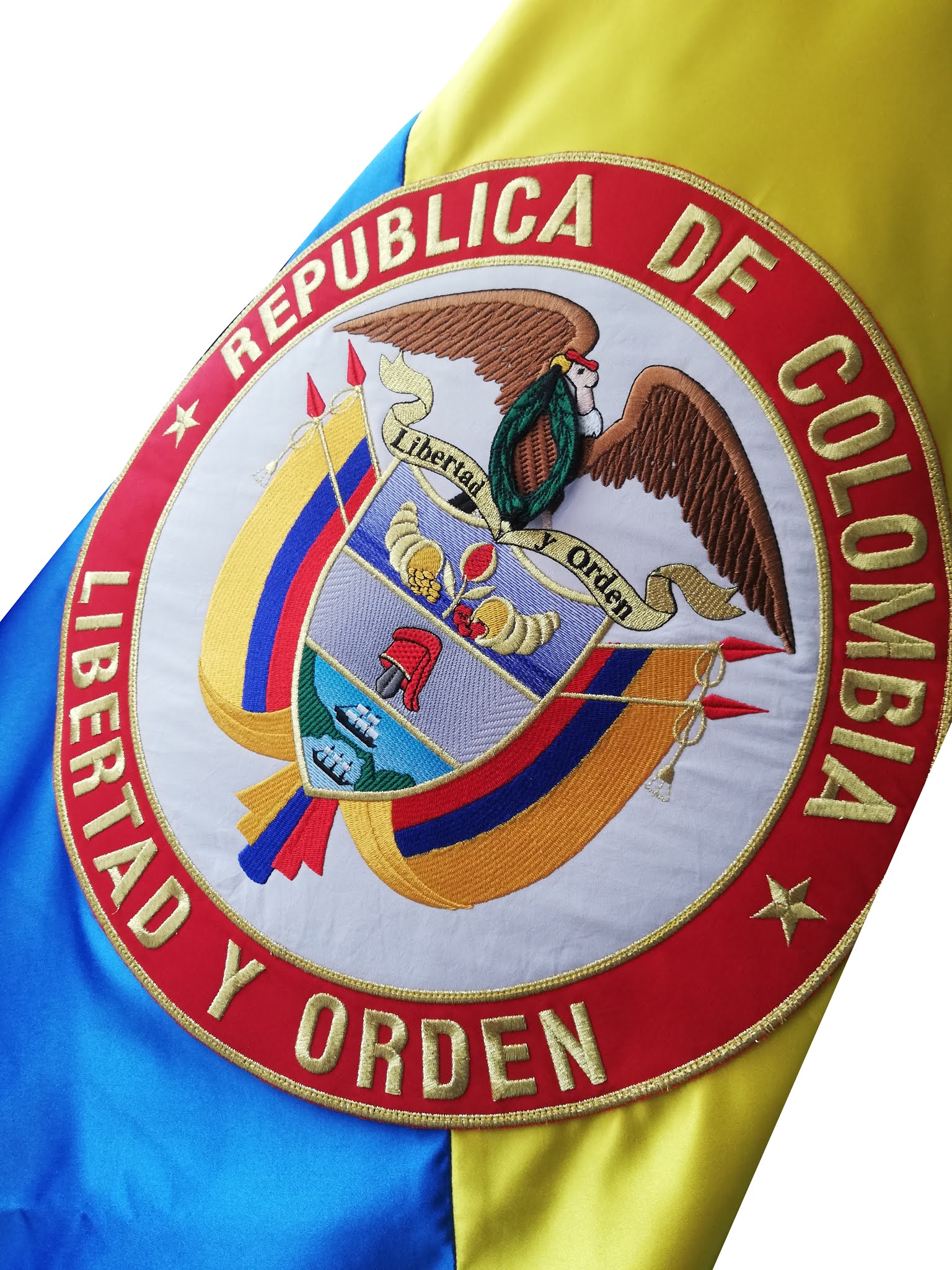 BANDERA DE COLOMBIA 100 X 150CMS Y ESCUDO BORDADO DE 40 CMS