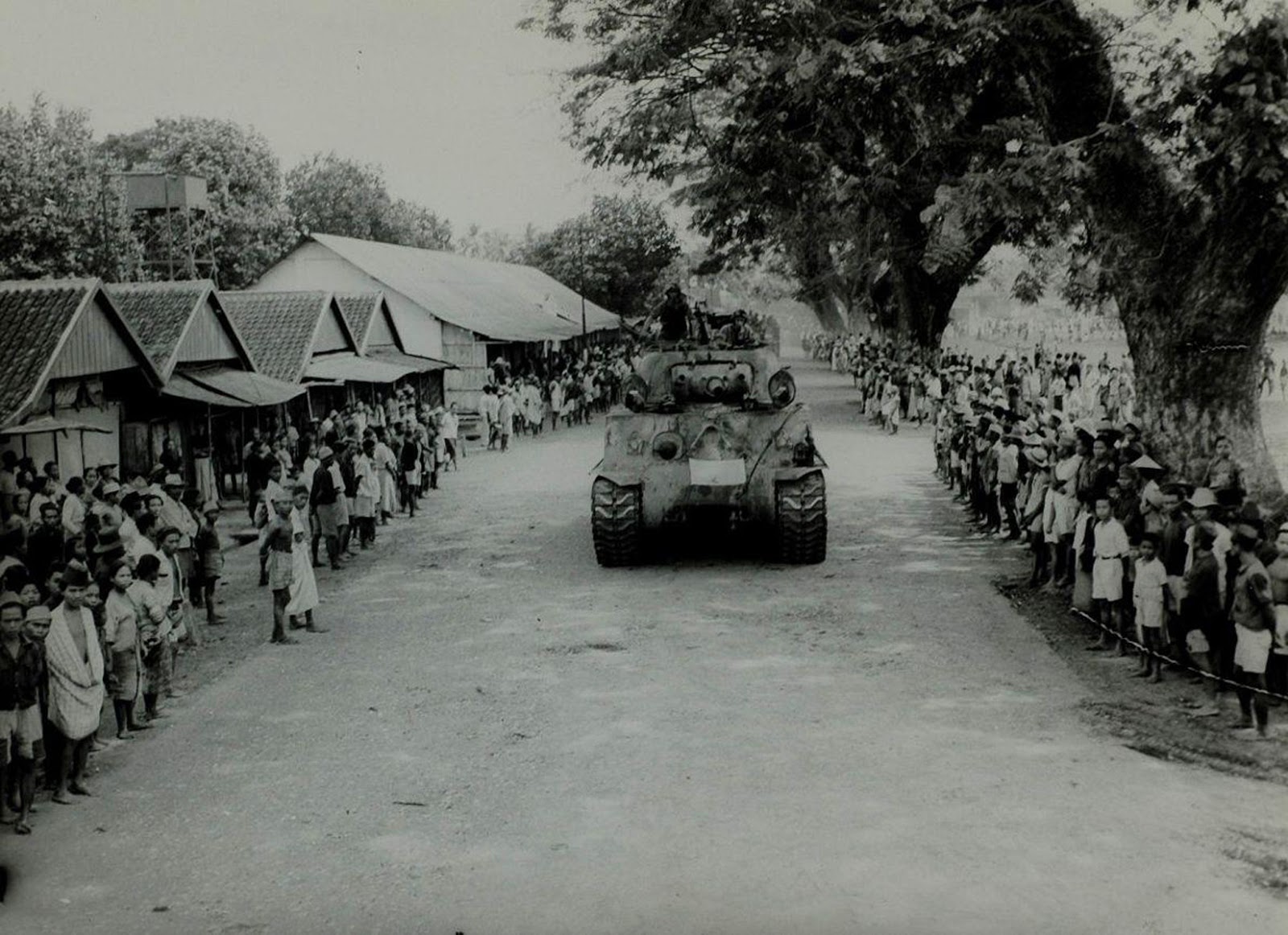 Indonesia Zaman Doeloe: Pasukan marinir Belanda dengan tank beratnya ...