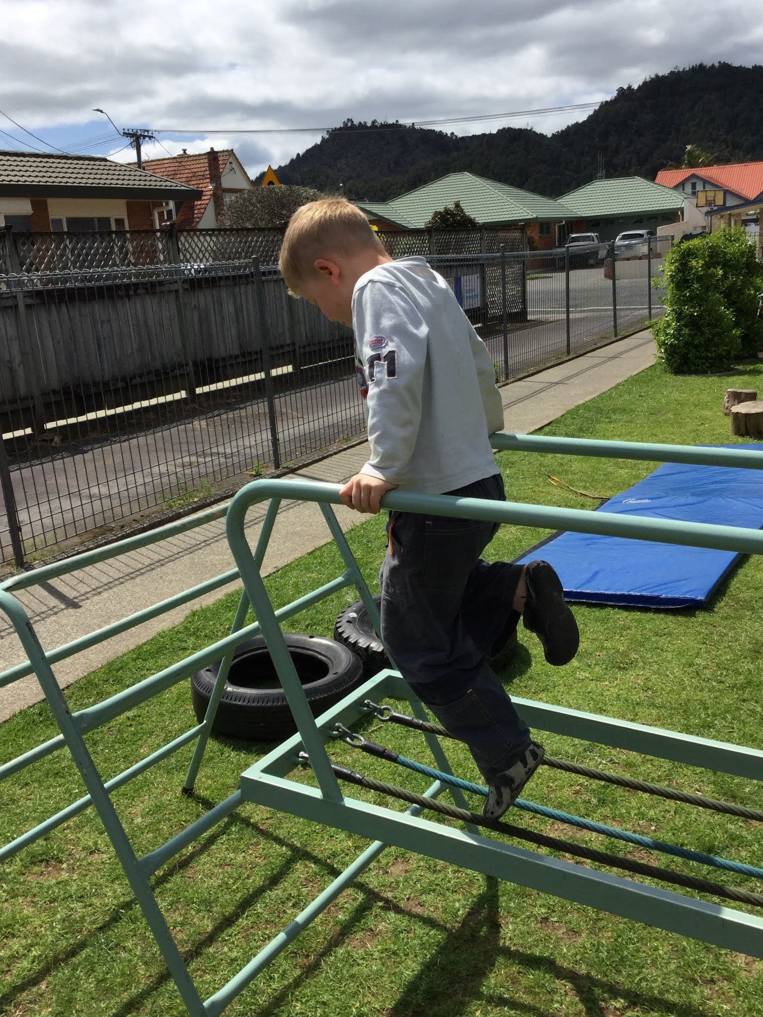 Mairtown Kindergarten: Obstacle Course Learning