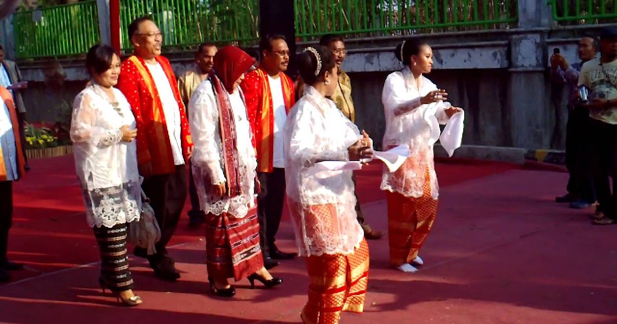 Lenso Dance, Traditional Dance From Maluku - My Indonesian