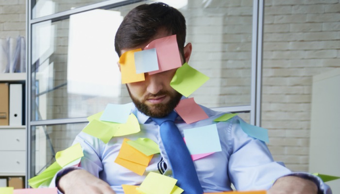 10 Signs of Highly Disengaged Employees (Infographic) | How R U