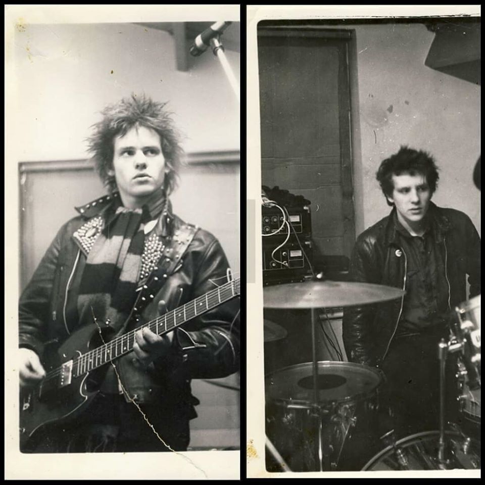 Billy-News: Bones e Tezz Roberts (Discharge) - 58 anos