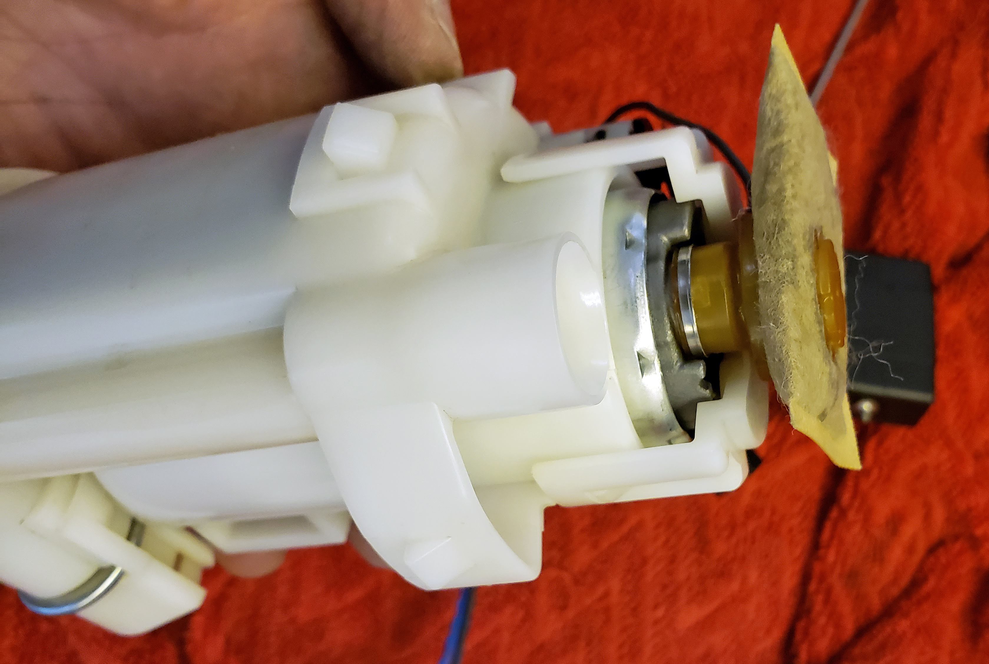 Super Tenere 1200: Replacing/Cleaning the "Tea Bag" Fuel Pump Filter to ...