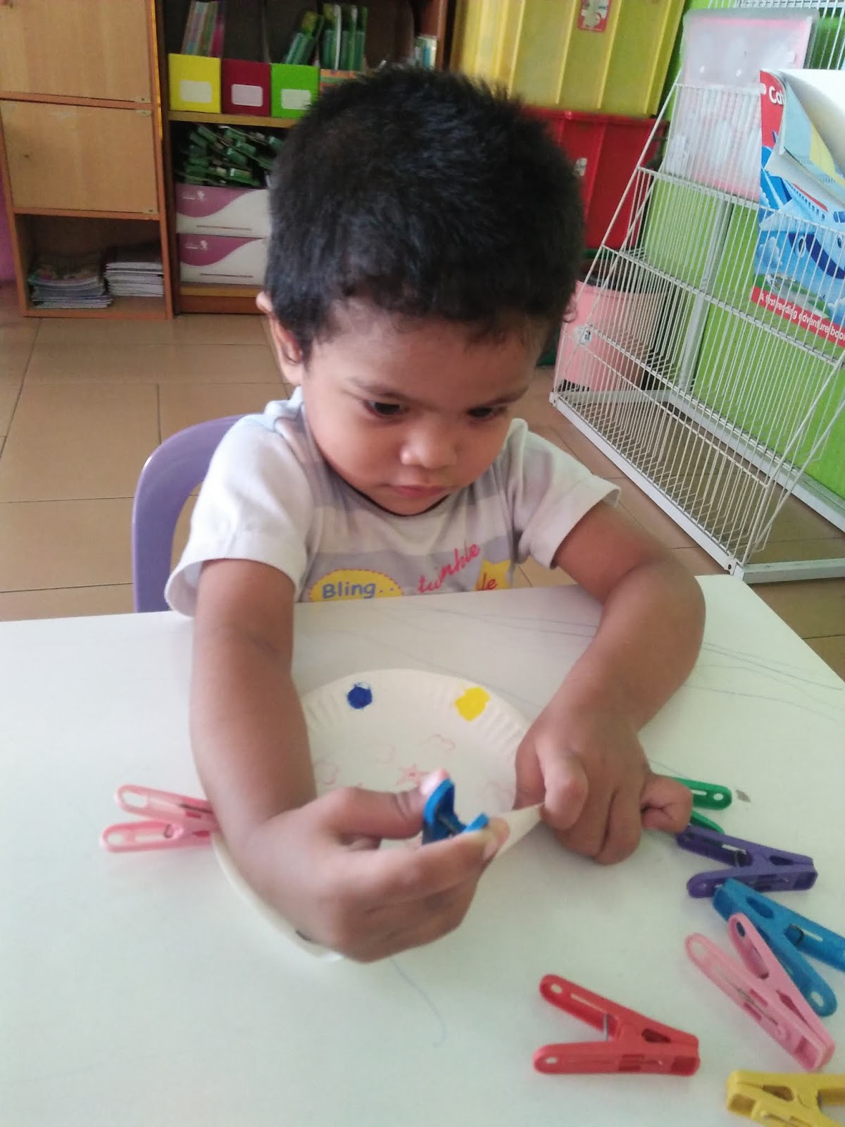 Taska Ummi Ida: Aktiviti 3 & 4 Tahun : Aktiviti Mengepit Pengepit Pada ...