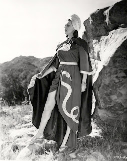 A drifting cowboy: Best Chatsworth Movies -- Perils of Nyoka (1942)