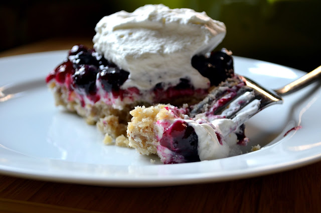 Hardly Housewives: Blueberry Cream Cheese Dessert