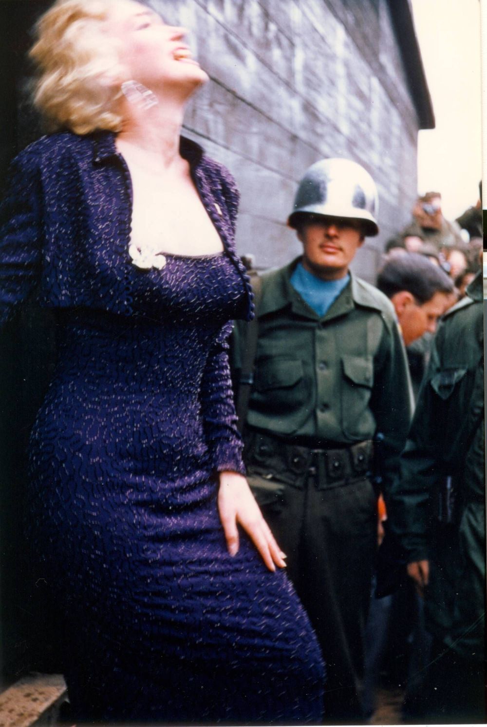 Fascinating Color Photos of Marilyn Monroe Singing to the Troops During ...
