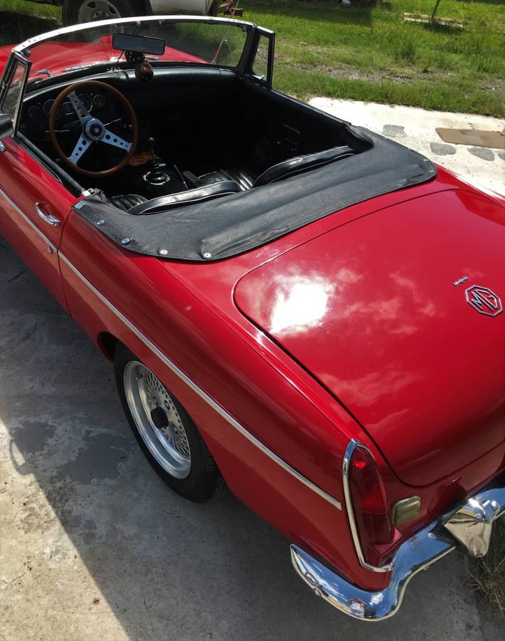 Cherry Red: 1967 MG MGB - DailyTurismo