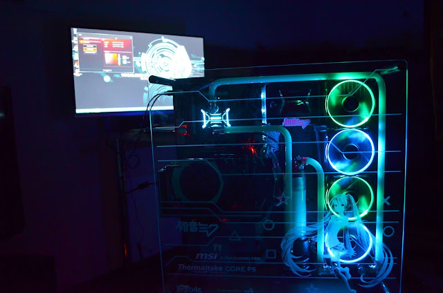 Vinzkun: Hatsune Miku Modded “Core P5” Computer Case