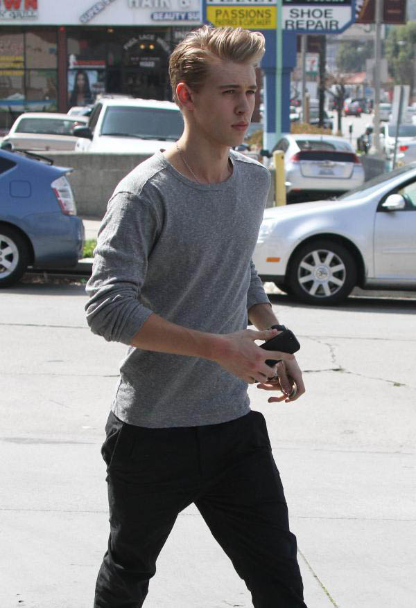 The Heartthrob Hero Blog: Austin Butler