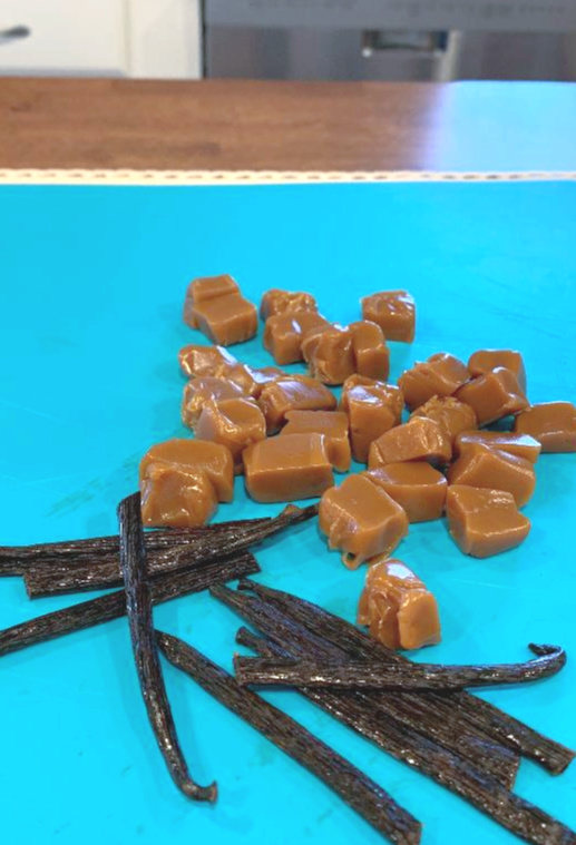 Homemade Caramel Vanilla Extract | Crazy for Cookies and More