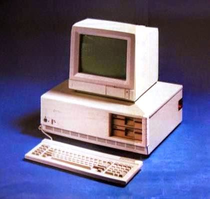 Historia Komputerów: Rozwój komputerów w XX wieku.