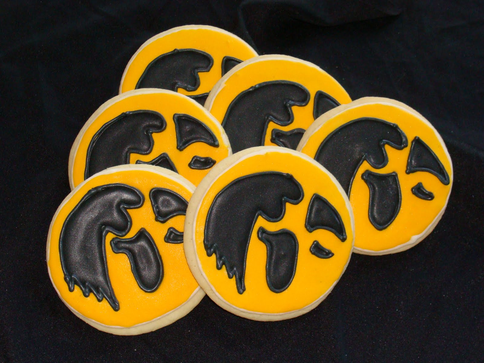 Door County Custom Cakes and Cookies: IOWA HAWKEYE COOKIES