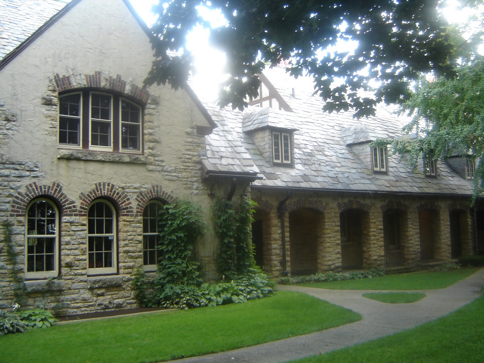 HOB NOBBERS: A PLUMMER HOUSE TOUR AND MORE TREASURES FOR THE POP UP SALE