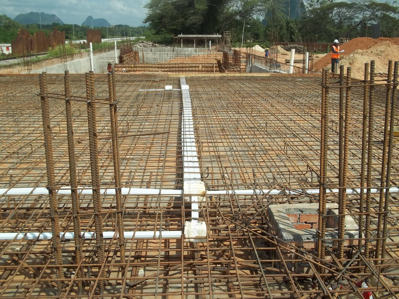 Electrical & Mechanical Stuff: Installation of Underfloor Trunking