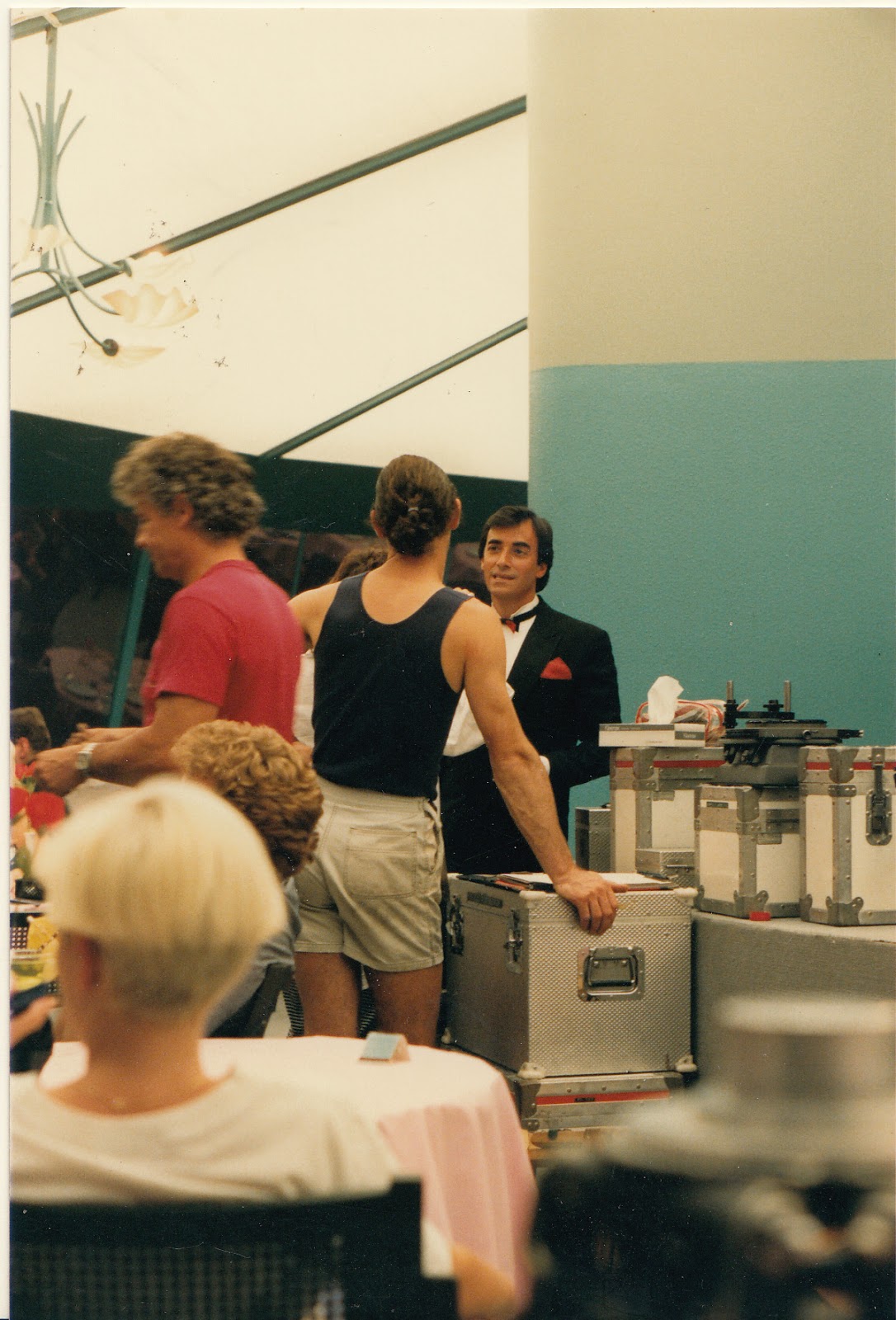 Team Thaao : Les Patterson Saves The World - Photos from Thaao's ...