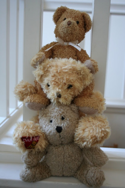 Lady Anne's Cottage: Charming Teddy Bears...