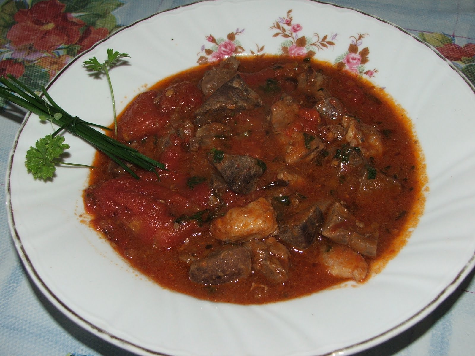 La taclale in bucataria lu' TES: Tocanita de rosii cu organe de porc