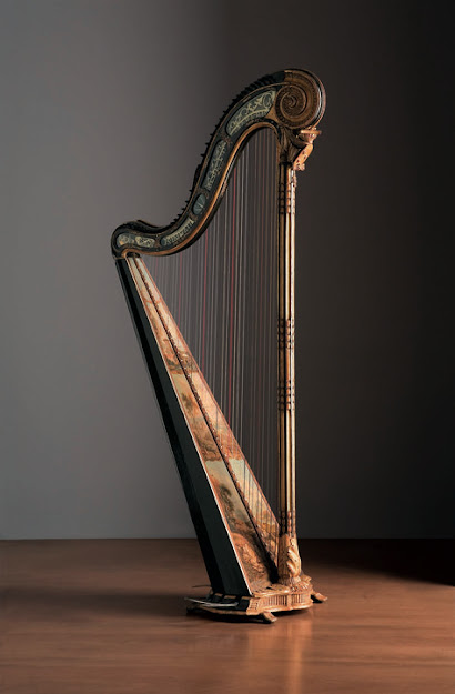 Eye For Design: Decorate Old World Style With Beautiful Antique Harps