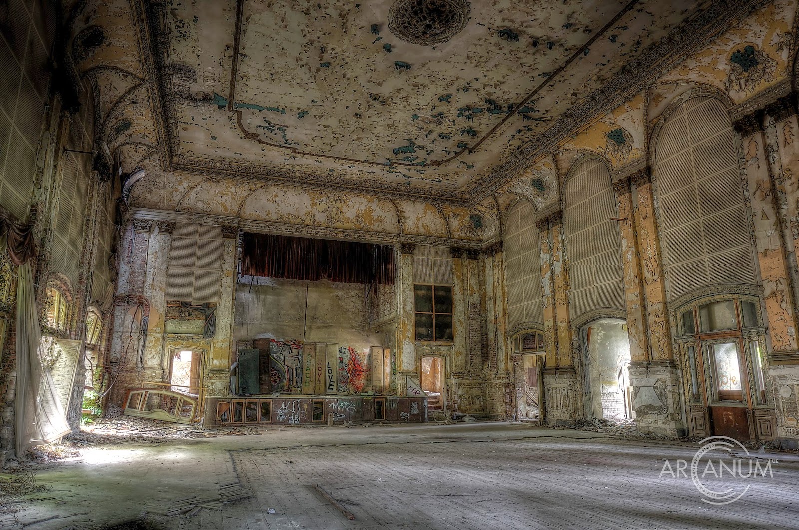 arcanum. urban exploration.: High Society - Abandoned Ballroom