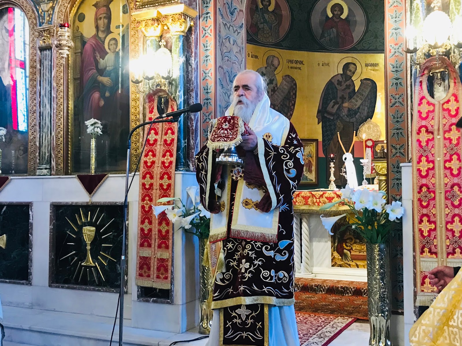 Ιερός Ναός Αγίας Τριάδος Πατρών: Ο Επίσκοπος Ωλένης στον Ι.Ν.Αγίας ...