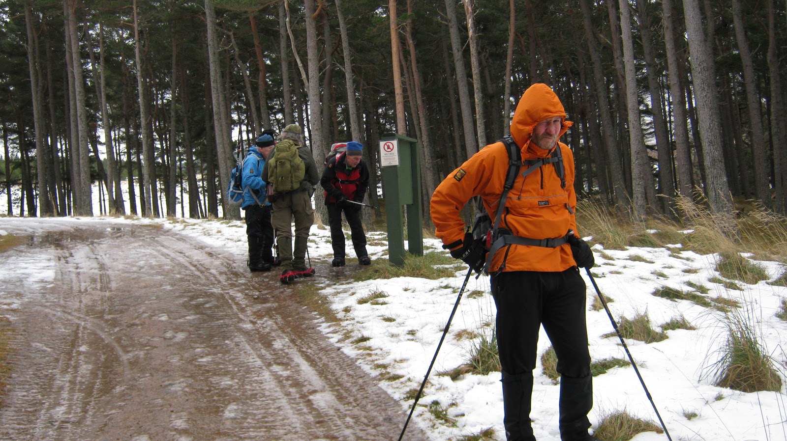 BRAEMAR WALKERS: Bob Scotts Bothy revisited 8 December 2012