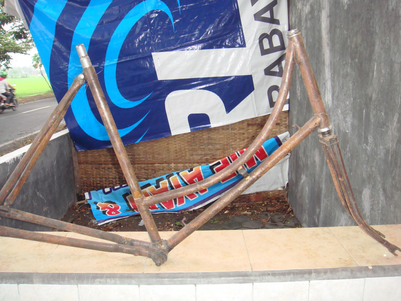 KIOS BARANG ANTIK: Frame onthel HUMBER