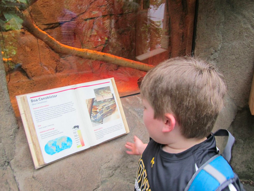 Hagan's World of Awesome: A Day of Reading At The Zoo