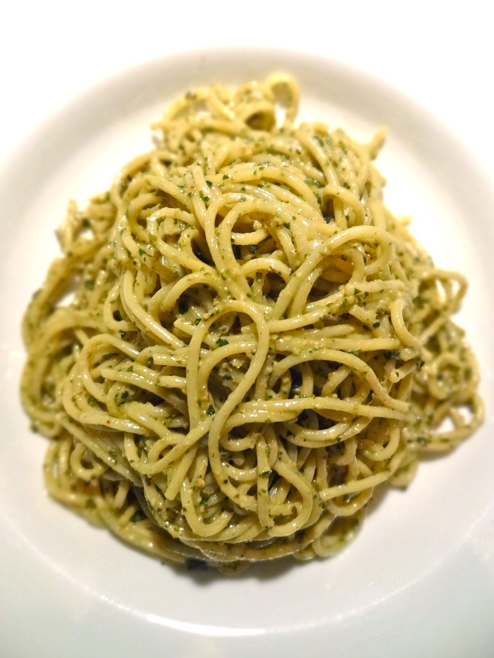 Scrumpdillyicious: Spaghettini with Basil & Walnut Pesto