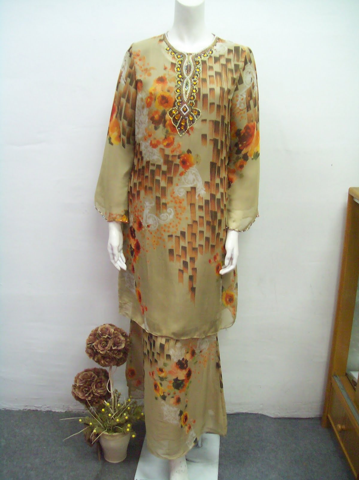 Butik Anggun Pesona: Kurung Moden