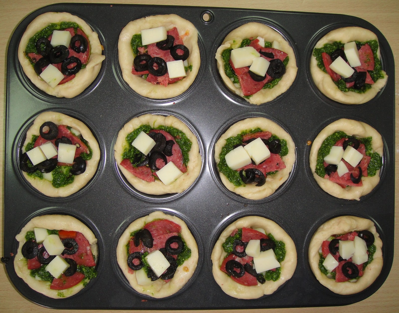 Maryam's Culinary Wonders: 113. Mini Deep-Dish Pizza