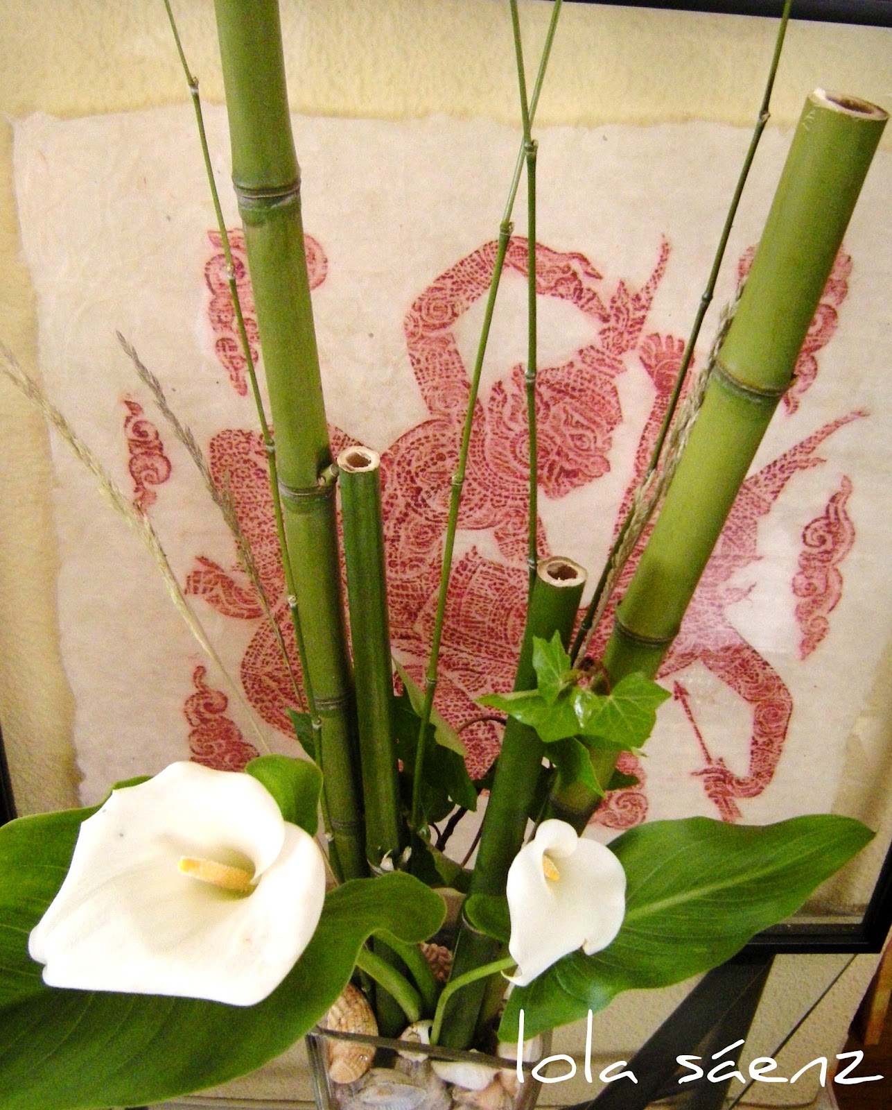 Flores Naturales: Adorno floral con kalas y bambú