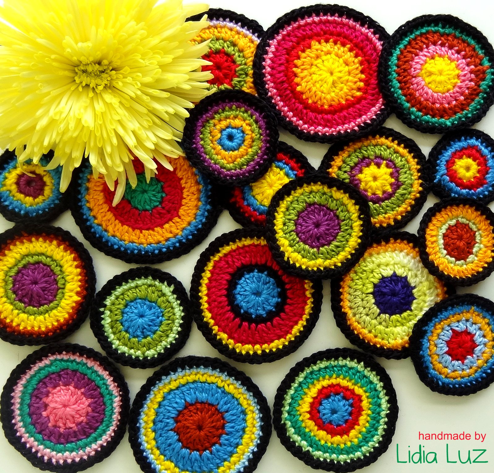 Lidia Luz: Multicolor, cìrculos de crochê