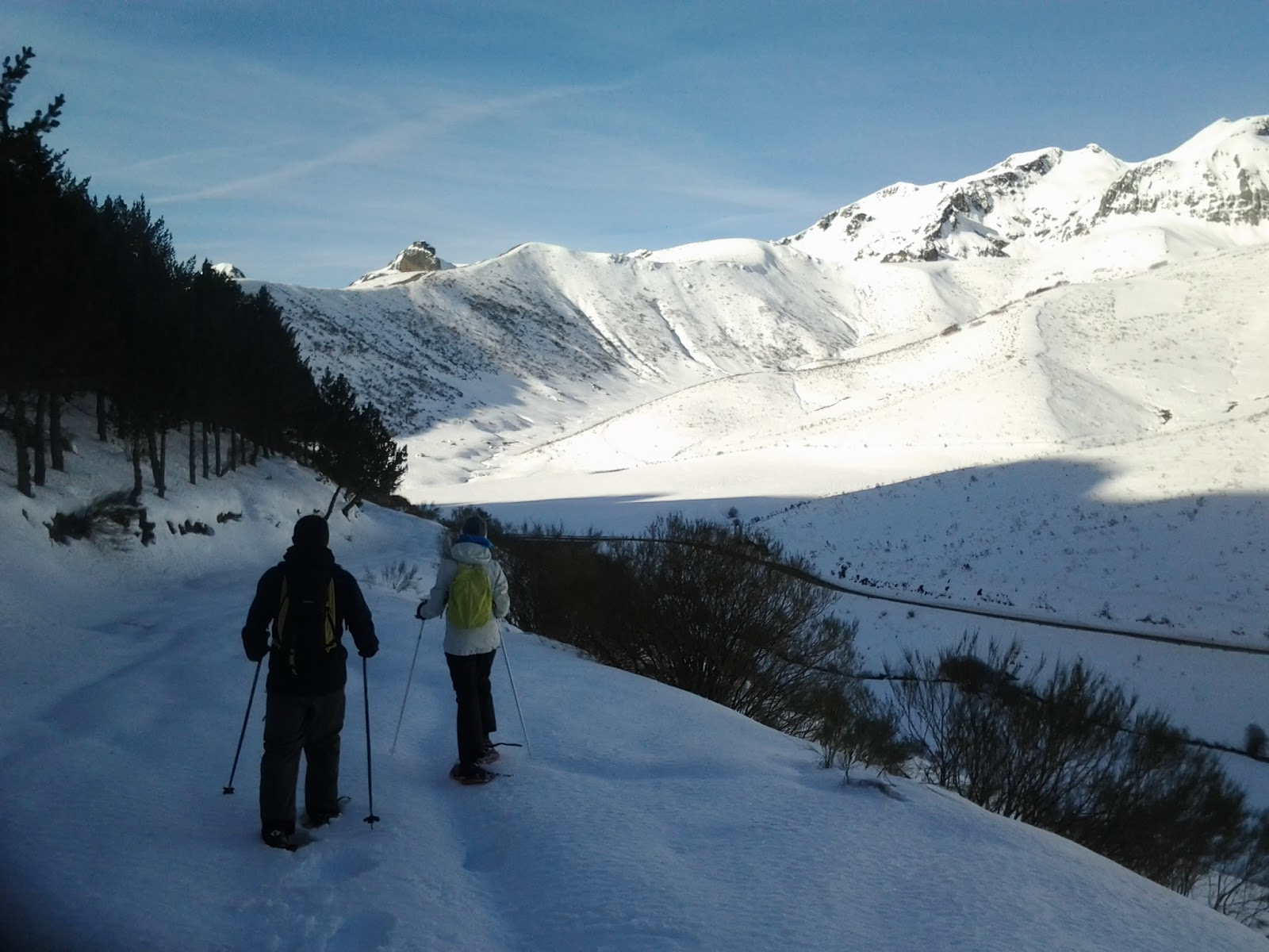 EXCURSIONES Y RUTAS EN RAQUETAS DE NIEVE EN PICOS DE EUROPA