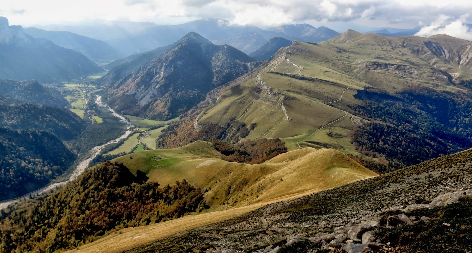 a man a woman and four languages: Col du Charnier