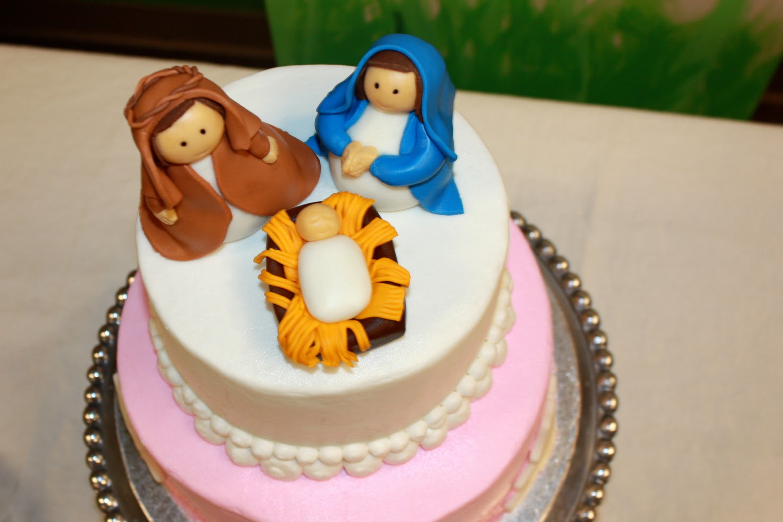 The Layered Cake: Nativity scene cake