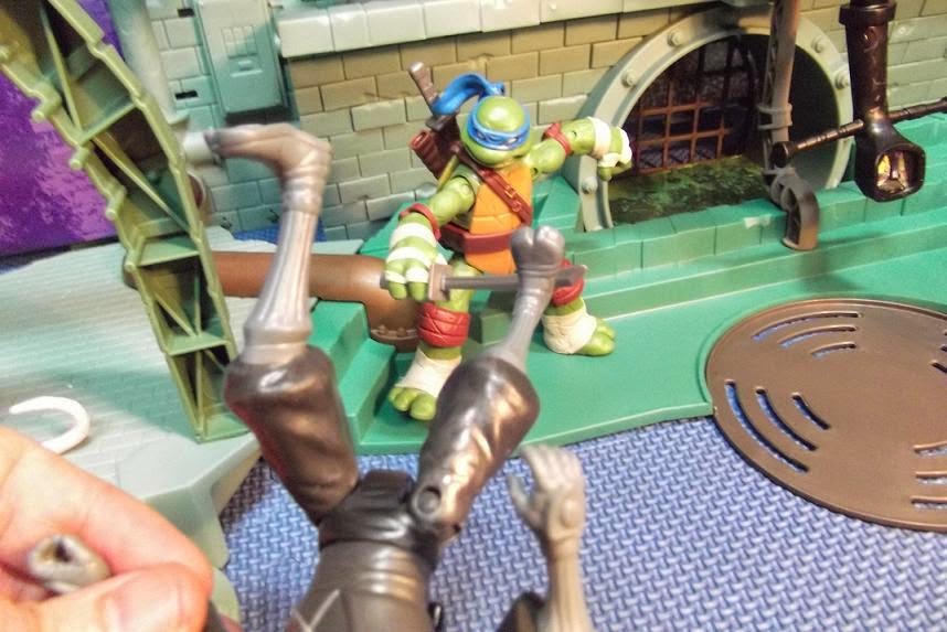 HGG的幻想: Nickelodeon TMNT 2012 - Secret Sewer Lair Playset