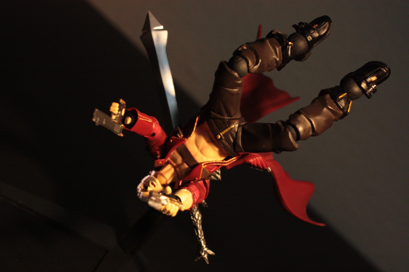 Firestarter's Blog: Toy Review: Revoltech Devil May Cry 3 Dante