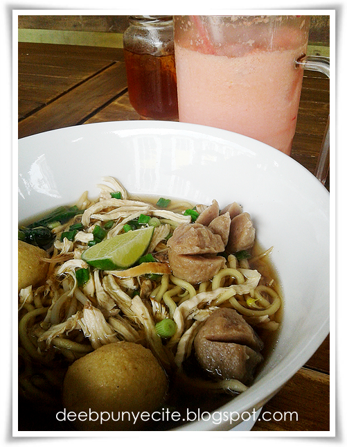 Wordless Wednesday: Mee Celop Thai - DeebPunyeCite