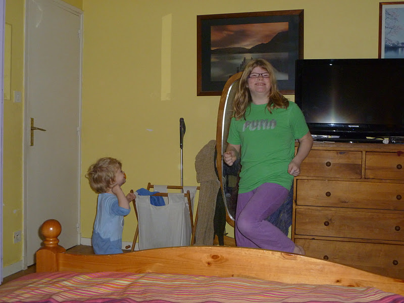 Madhouse Family Reviews: Children's CD review : Justin Fletcher : Hands ...