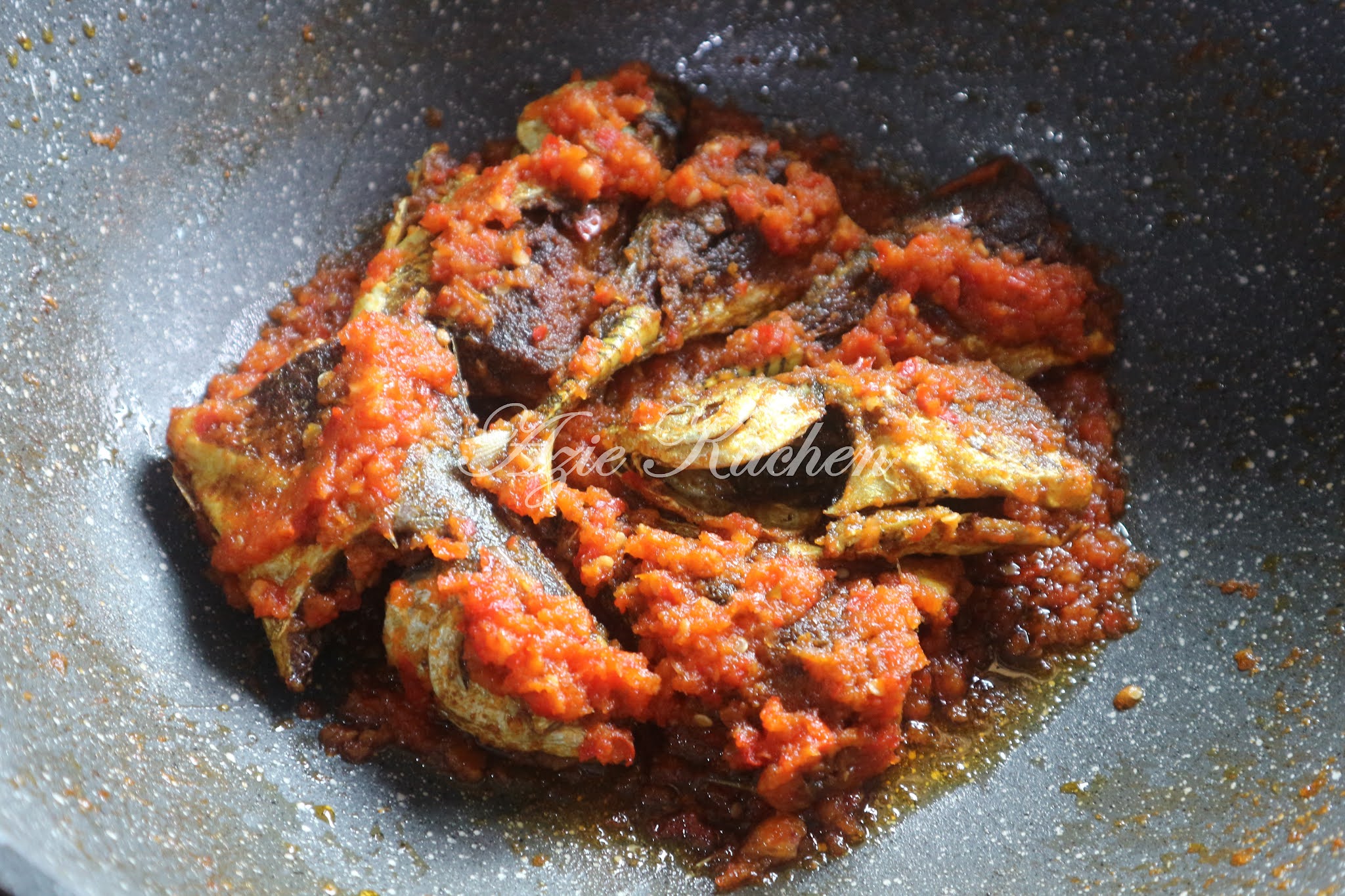 Ikan Selar Sambal Berlado Mudah dan Sedap - Azie Kitchen