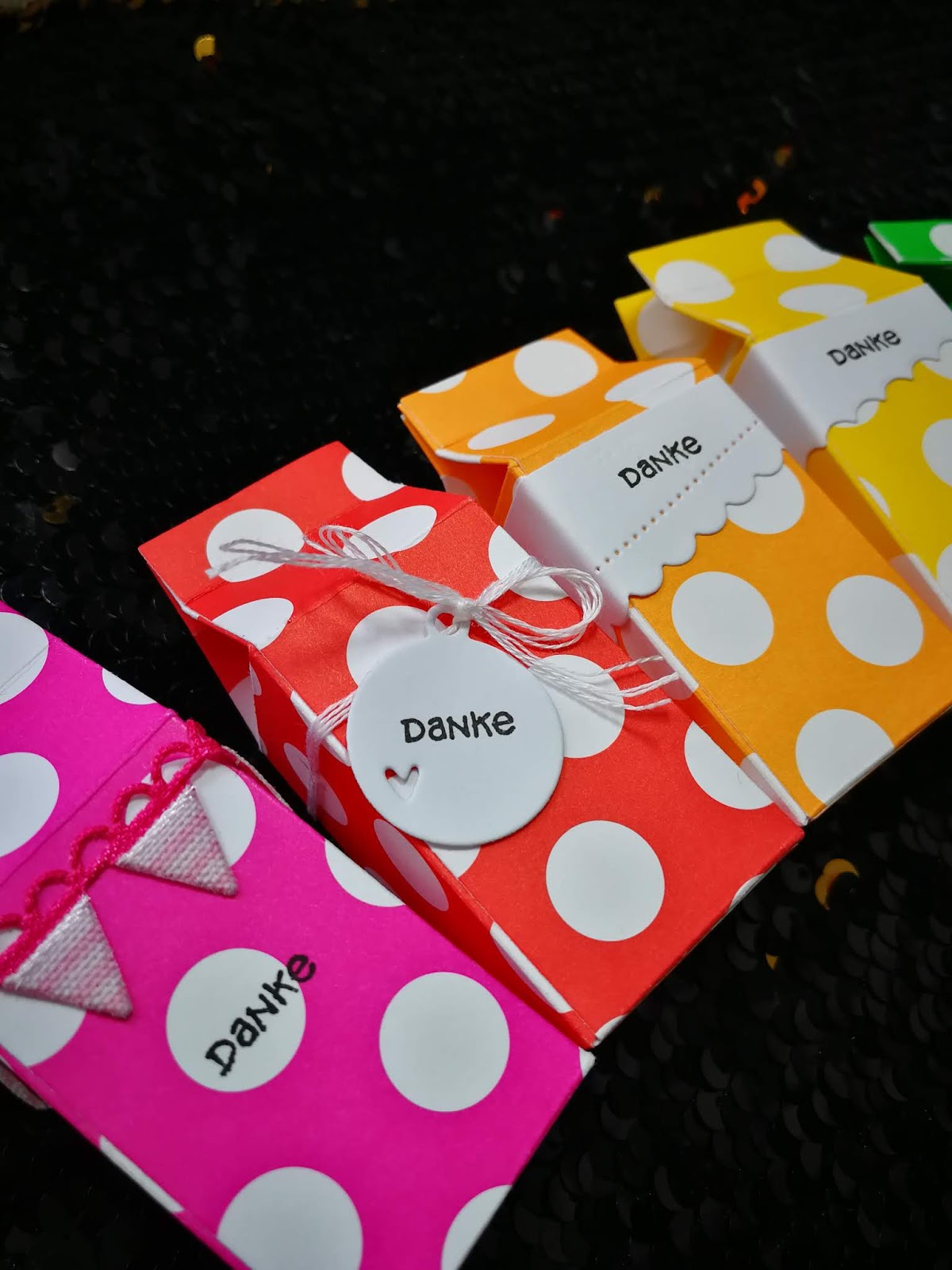 Gummiapan : Rainbow milk box