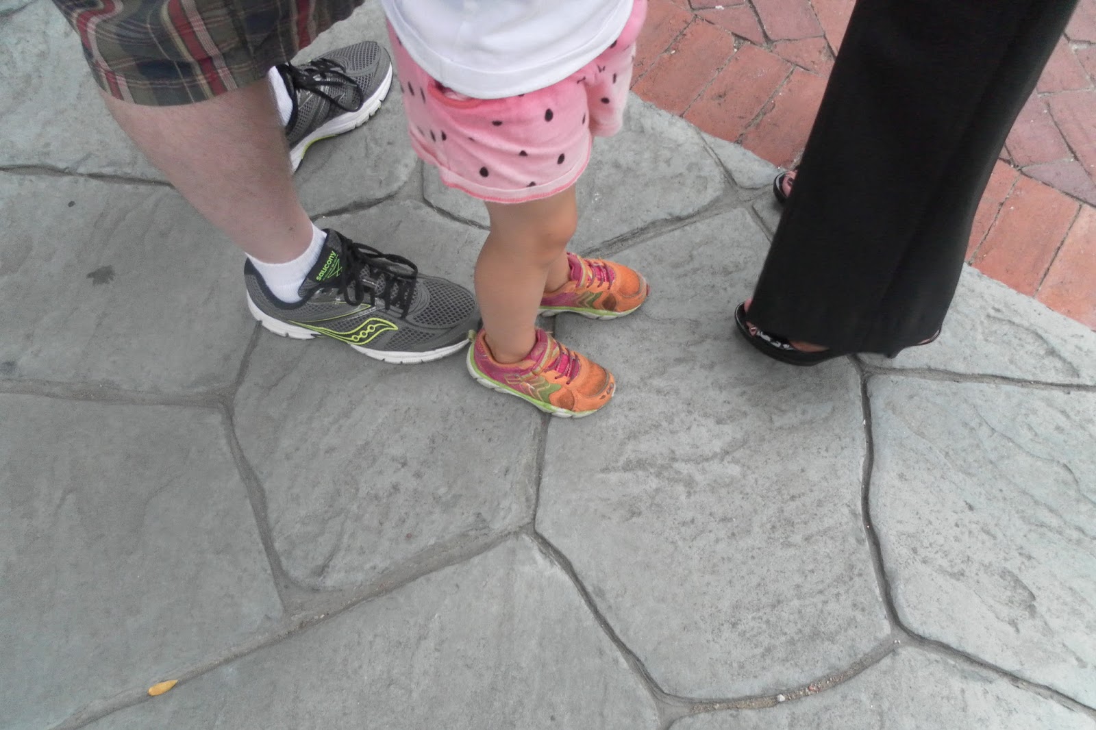 mystery-foto-feet-family-feet