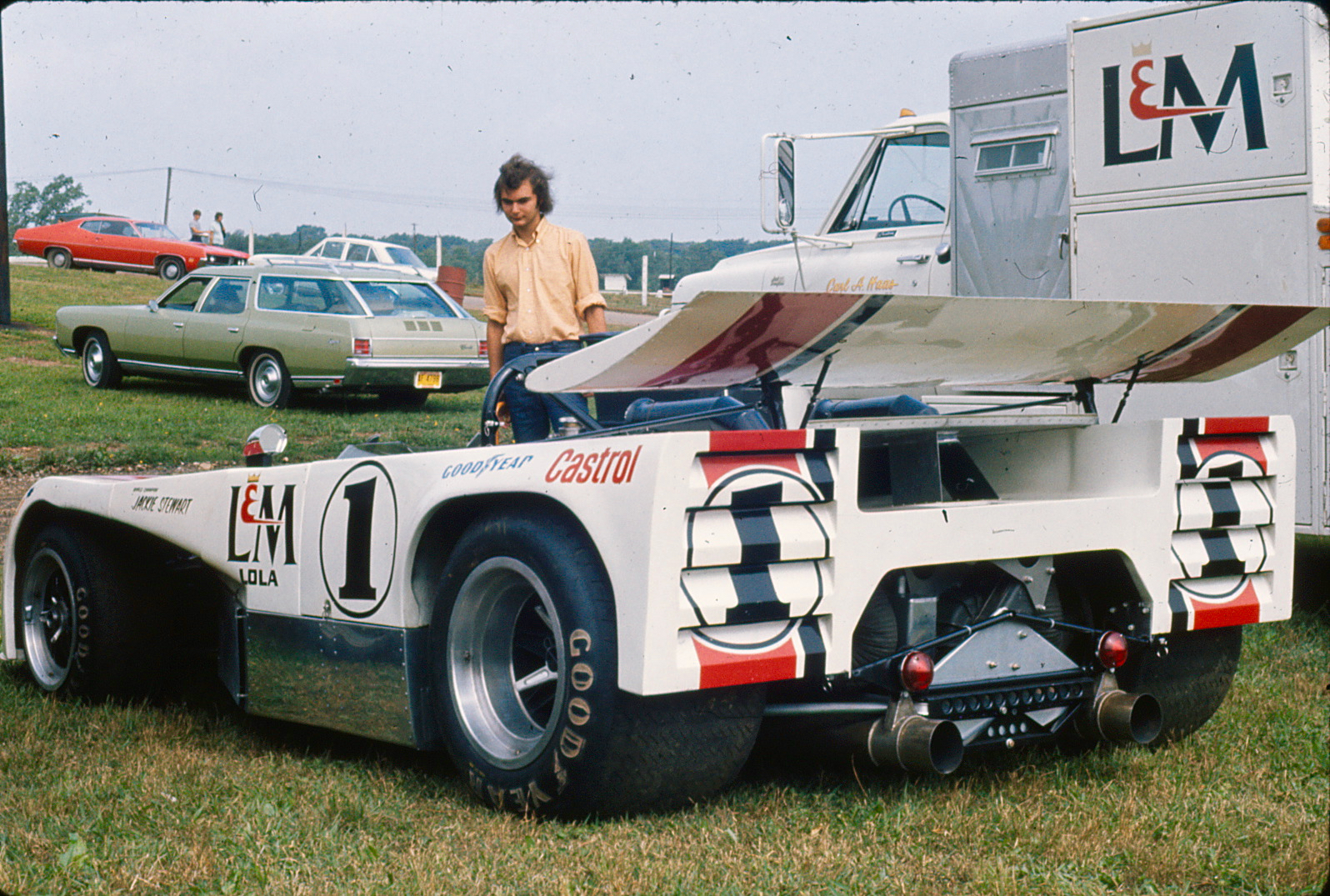 going over niagara paul's: LOLA T260 CAN AM CHEV 1971. JACKIE STEWART. MID OHIO. THE GLEN