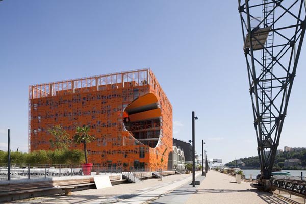 Ingenious Orthogonal Orange Cube with Innovative Architecture | Home ...